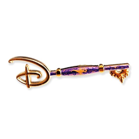 Disney | Accessories | Aladdin Disney Pin Store Key With Magic Lamp ...
